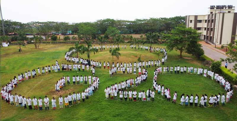 AIIMS Bhubaneswar Girl Students form Human Chain to celebrate India’s ...