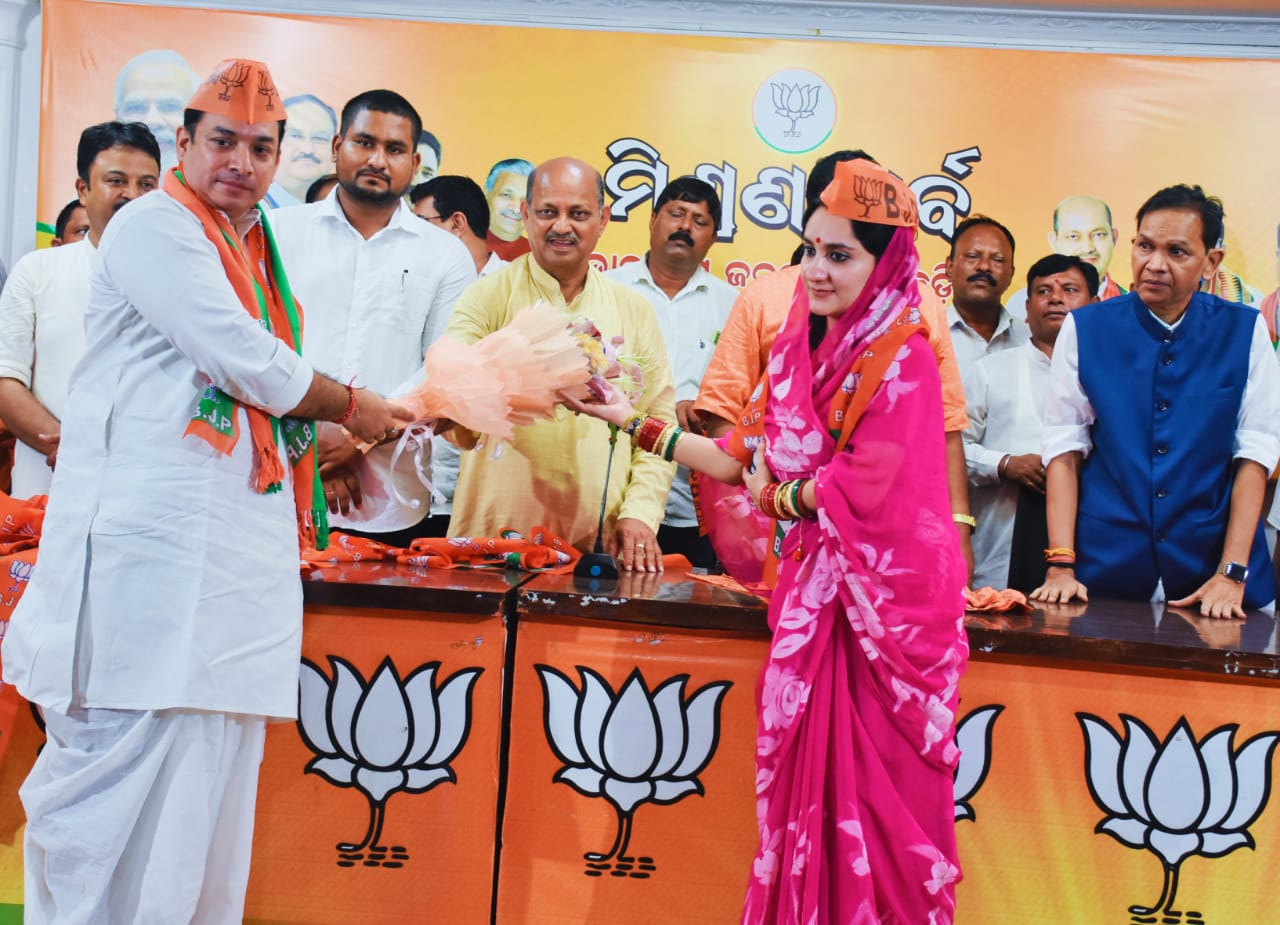 Former BJD MP from Kalahandi Arka Keshari Deo along with his wife Malabika joined the BJP ...