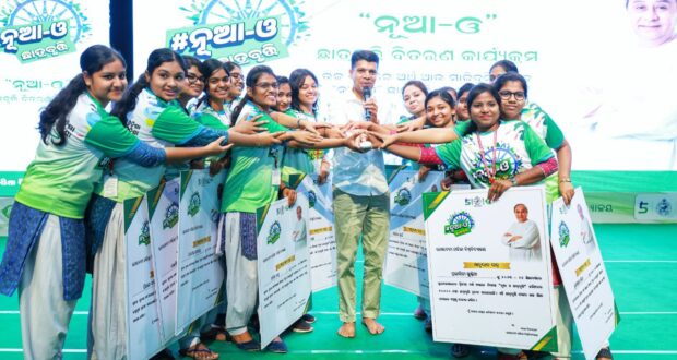 Chief Minister Naveen Patnaik inaugurated the launching of the Nabin ...