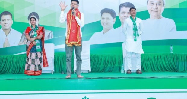 Senior BJD leader and 5T Chairman VK Pandian continued his election ...