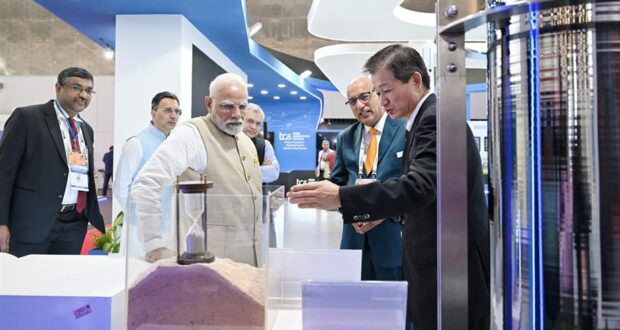 Prime Minister Narendra Modi participated in CEOs roundtable at Semicon ...